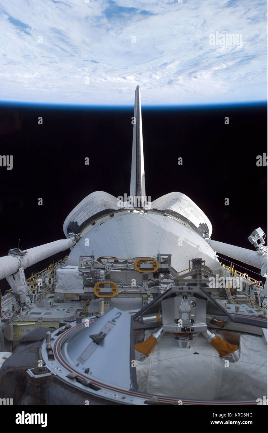 Discovery orbits earth Stock Photo - Alamy