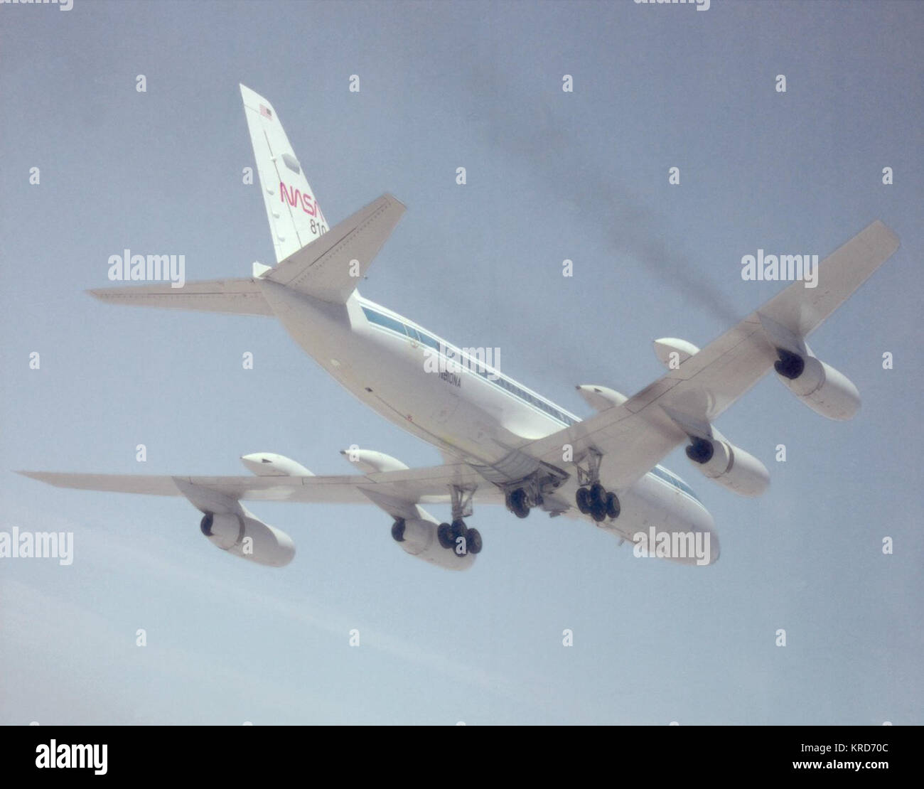 Convair 990 in flight with shuttle gear EC93-41018-6 Stock Photo - Alamy