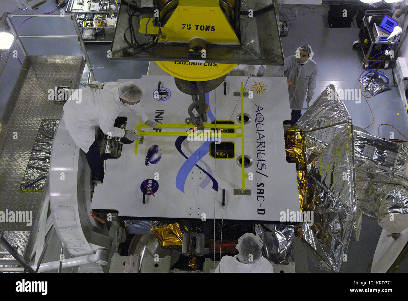 Detach the overhead crane from Aquarius second solar array Stock Photo ...