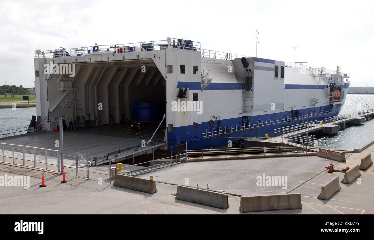 Delta Mariner rear quarter view docked at Cape Canaveral (08PD-3496 ...