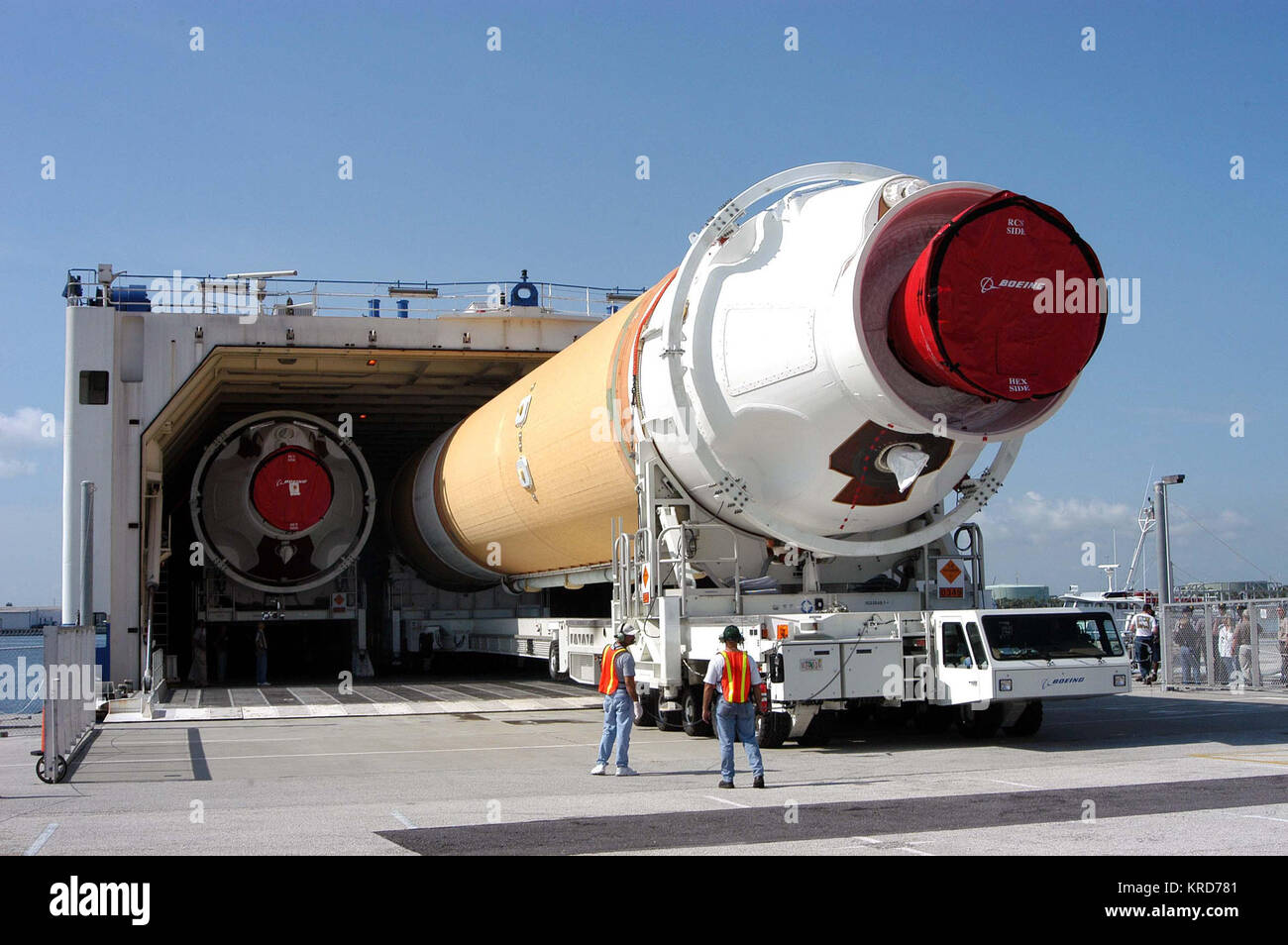 Delta Mariner offloading Delta IV first stages (04PD-1666 Stock Photo ...