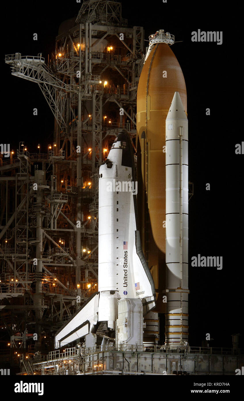 Sts 113 launch hi-res stock photography and images - Alamy