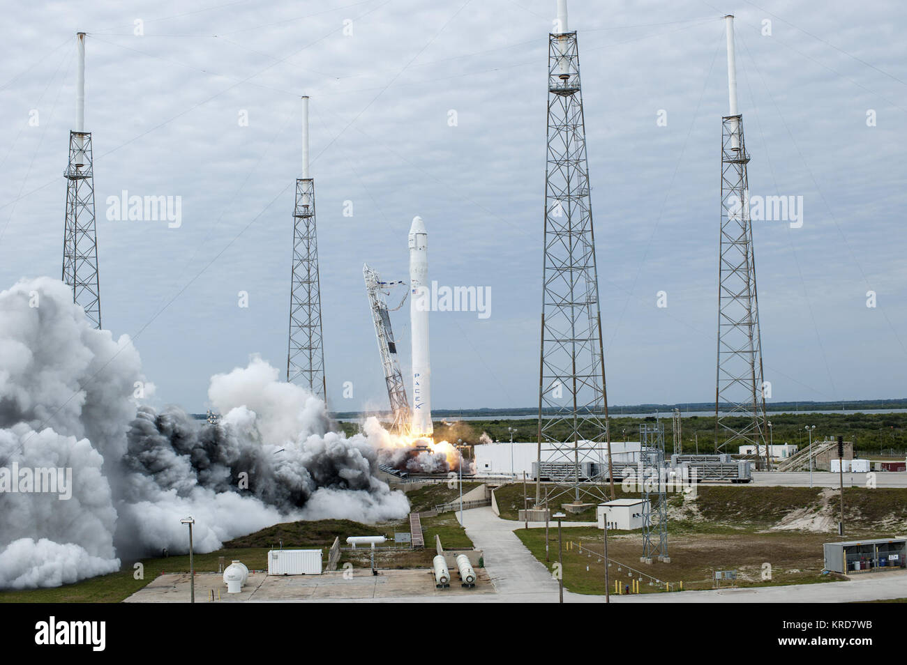 Falcon 9 CRS-2 launch 01 (KSC-2013-1745 Stock Photo - Alamy