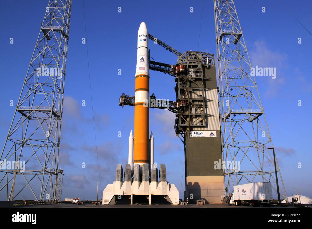 GOES-O aboard Delta IV on launch pad Stock Photo - Alamy