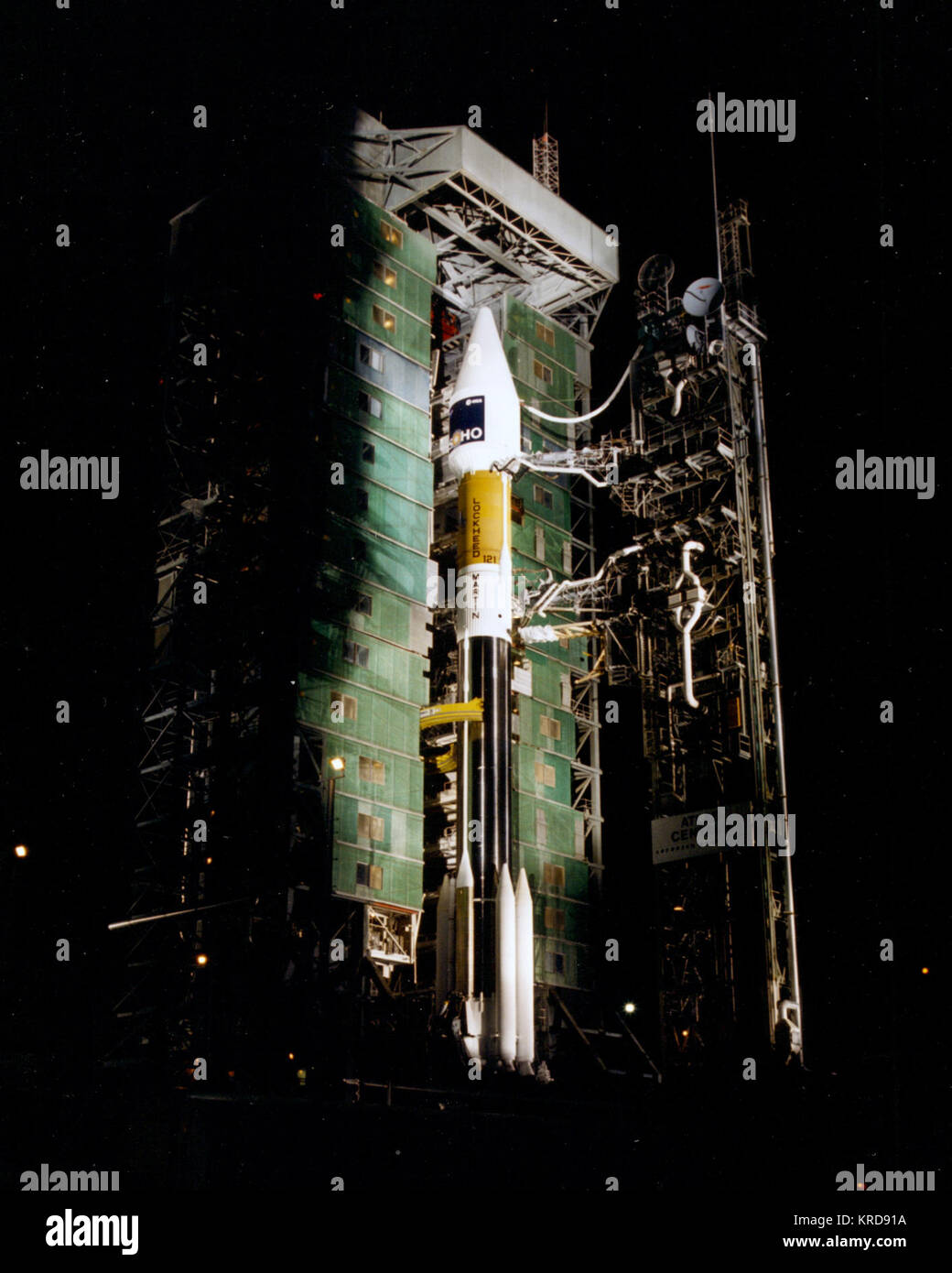 Atlas IIAS with SOHO at Cape Canaveral LC-36 (PL95C-11579 Stock Photo ...
