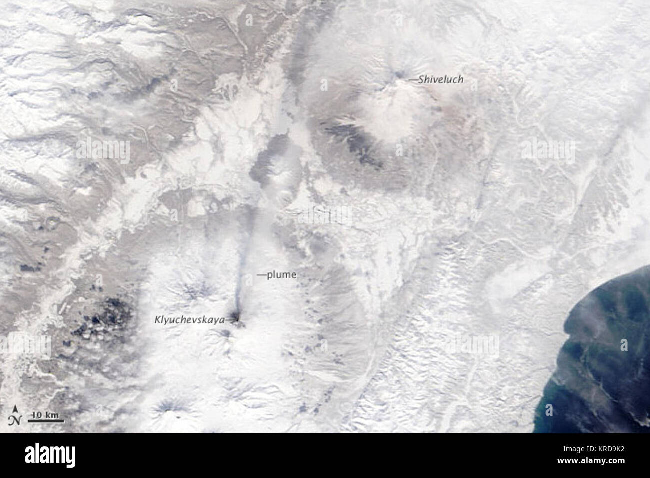 Lava snow on klyuchevskaya volcano hi-res stock photography and images ...