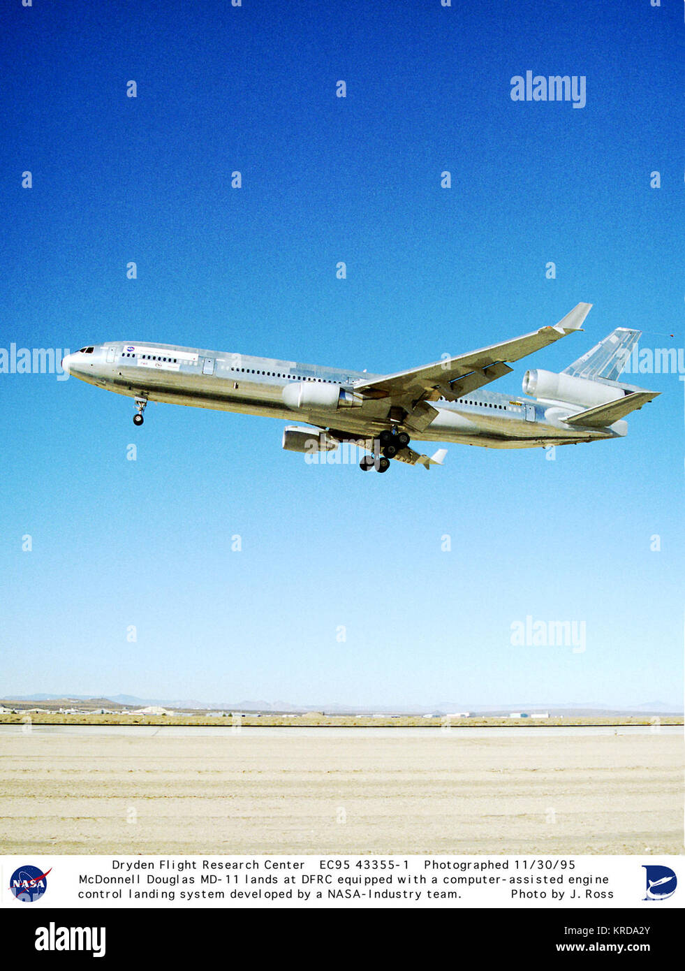Aircraft landing systems hi-res stock photography and images - Alamy