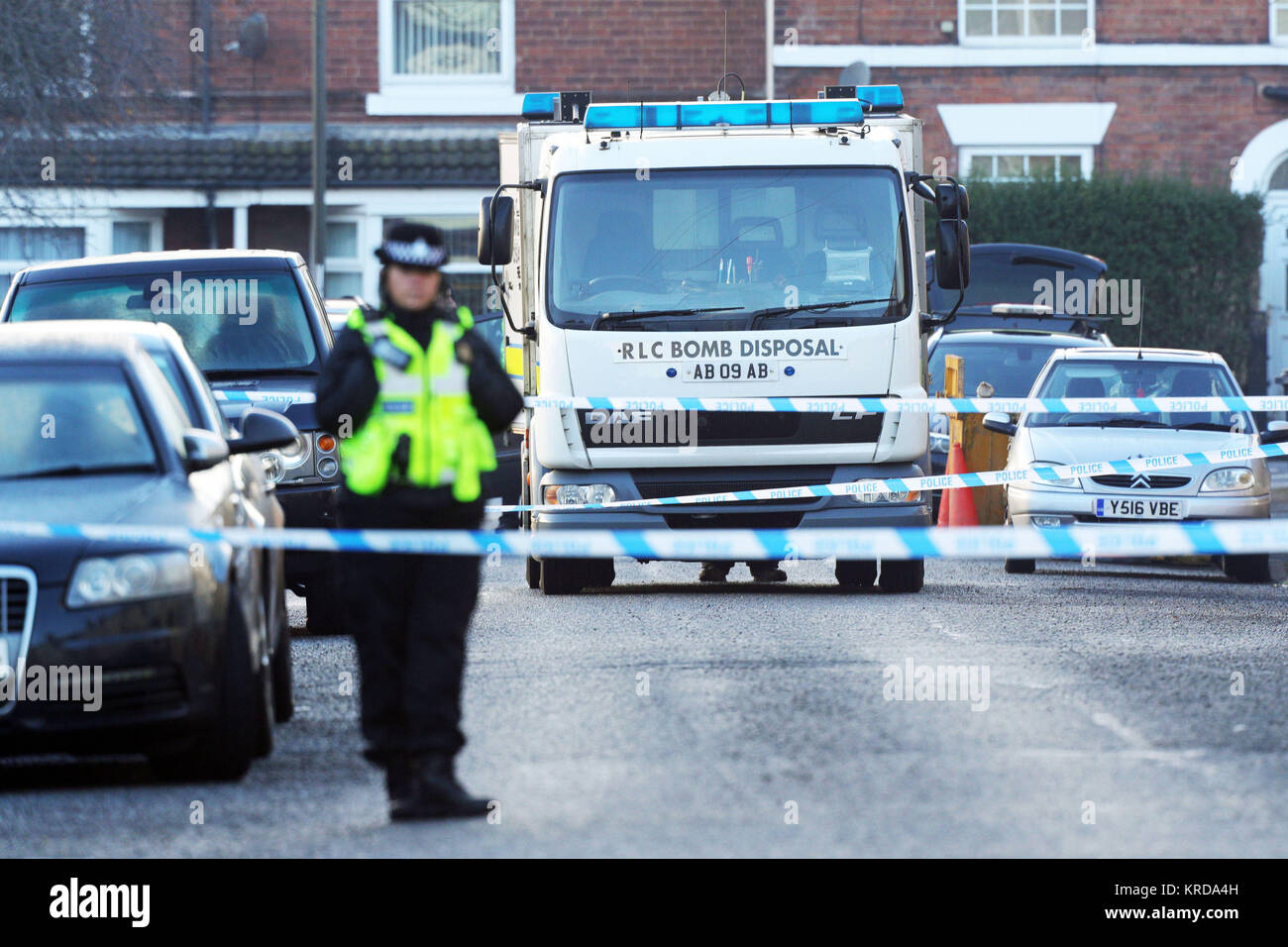 Police the bomb disposal unit outside property in chesterfield hi-res ...