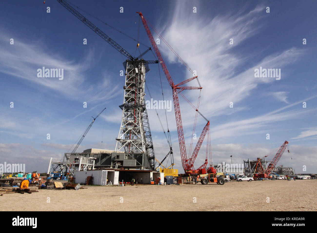 Mobile Launcher assembly 16 Stock Photo - Alamy