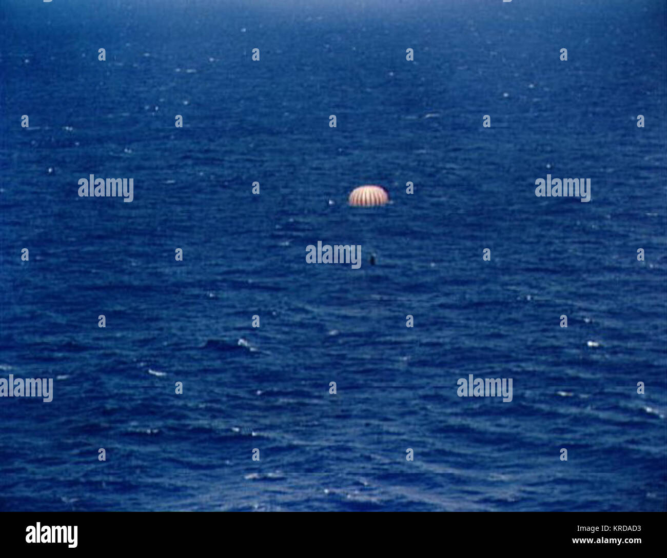 Mercury atlas 9 splashdown hi-res stock photography and images - Alamy