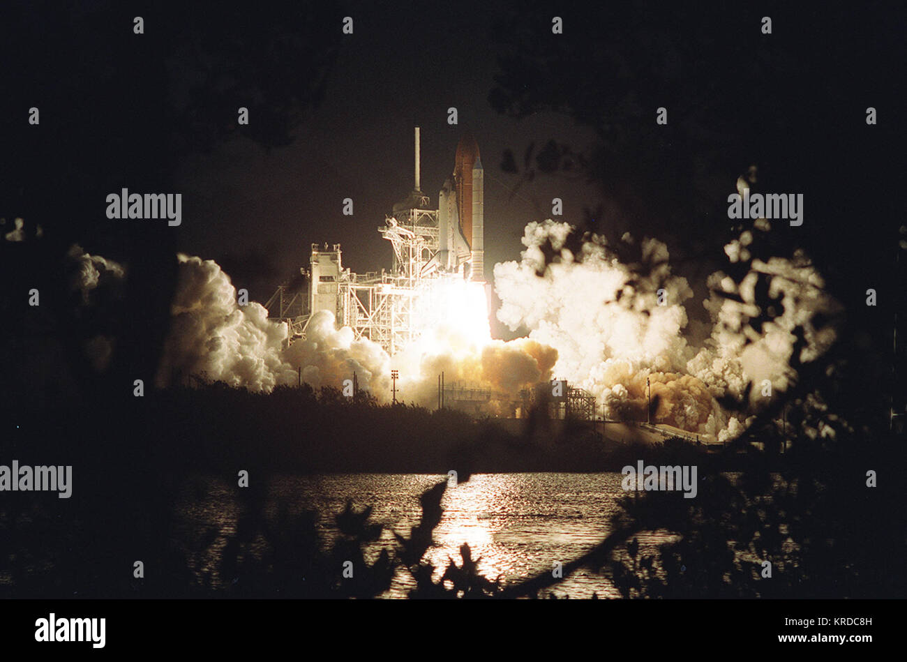 Sts 92 hi-res stock photography and images - Alamy