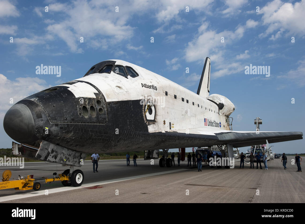 STS-135 Atlantis on the runway Stock Photo - Alamy
