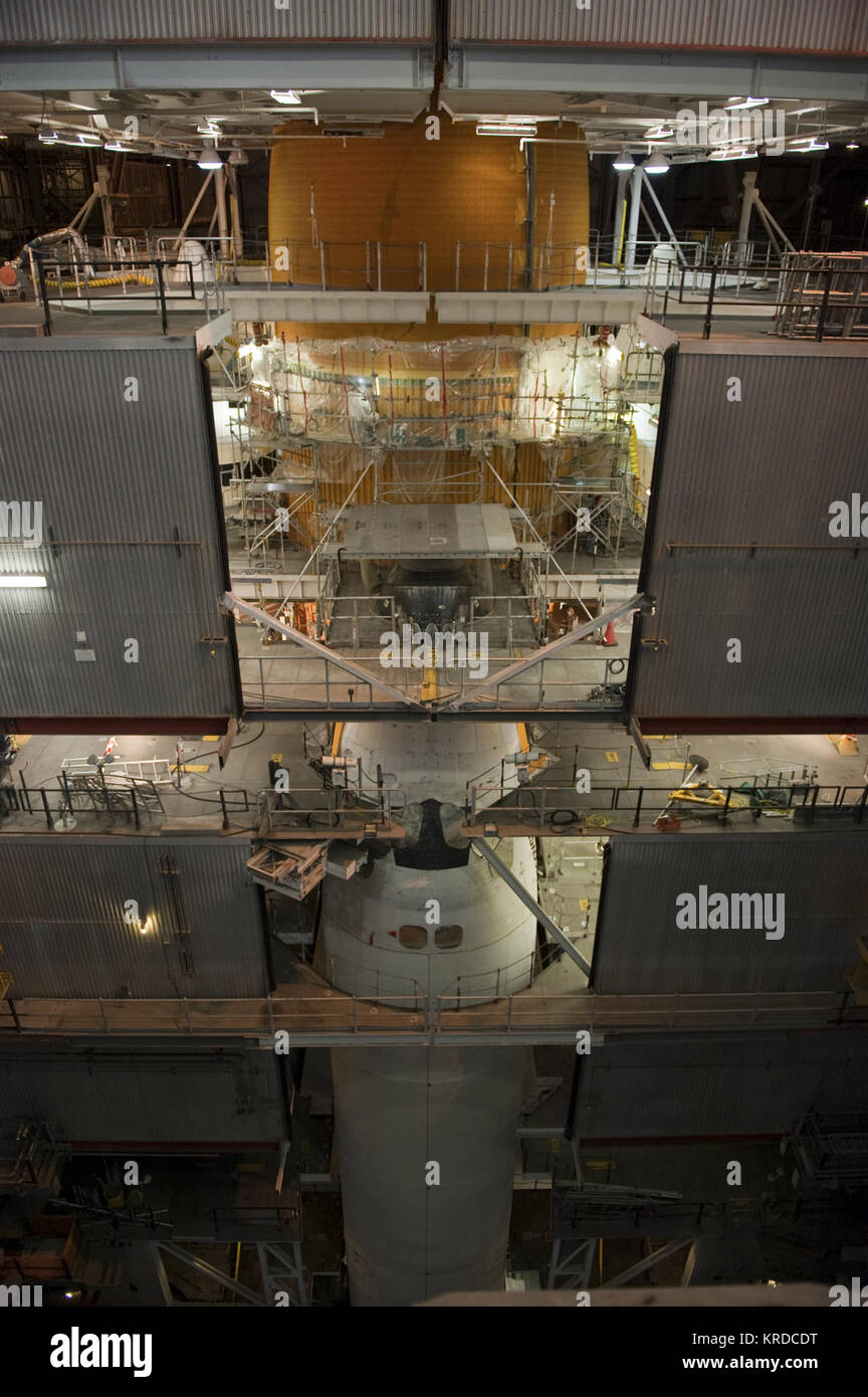 STS-133 repair work external tank - overview Stock Photo - Alamy