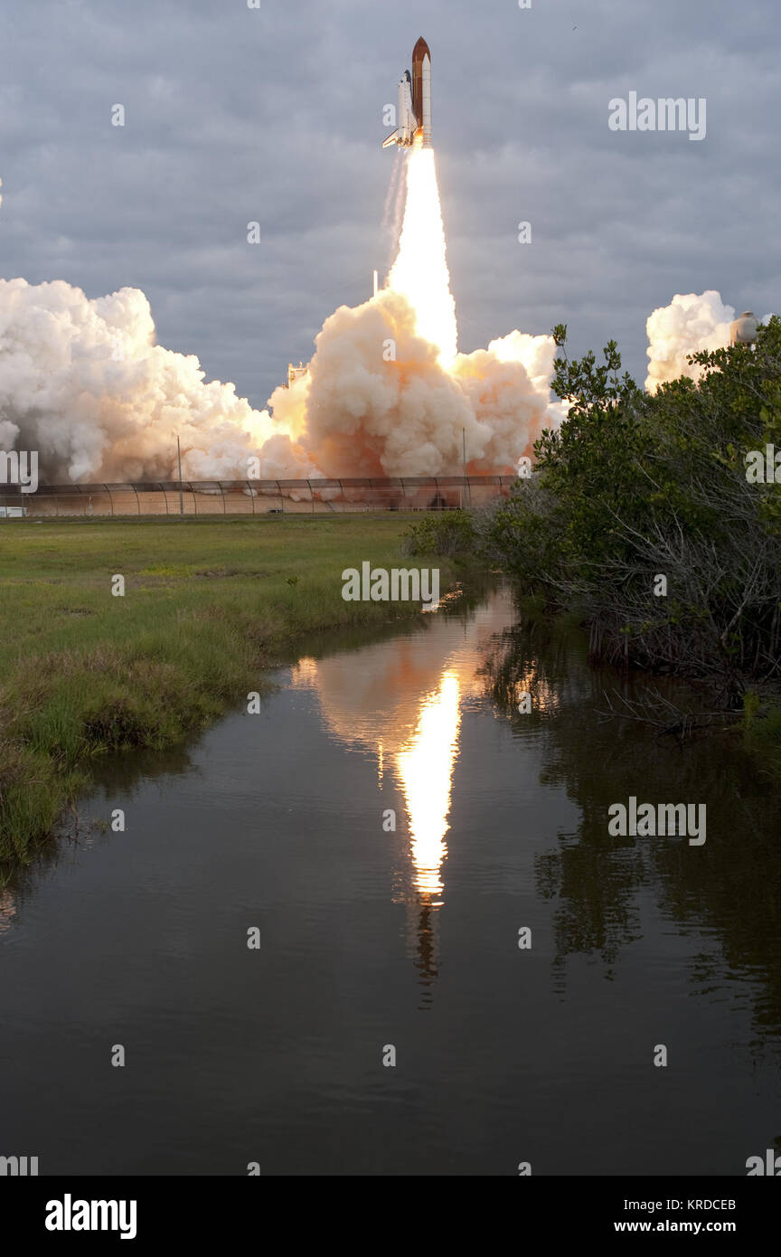 STS-134 launch 108 Stock Photo - Alamy