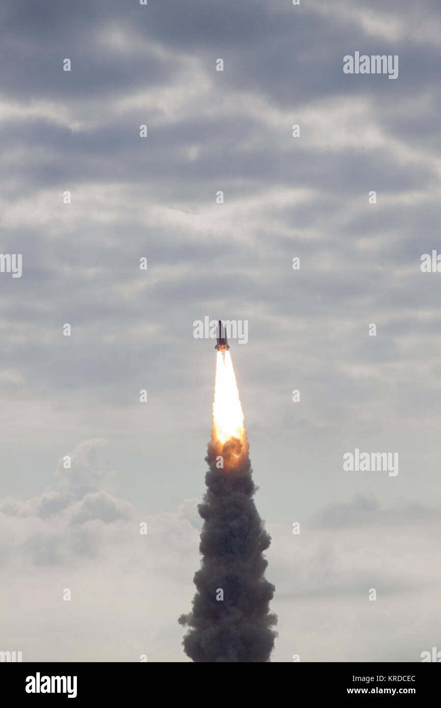 STS-134 launch 14 Stock Photo - Alamy