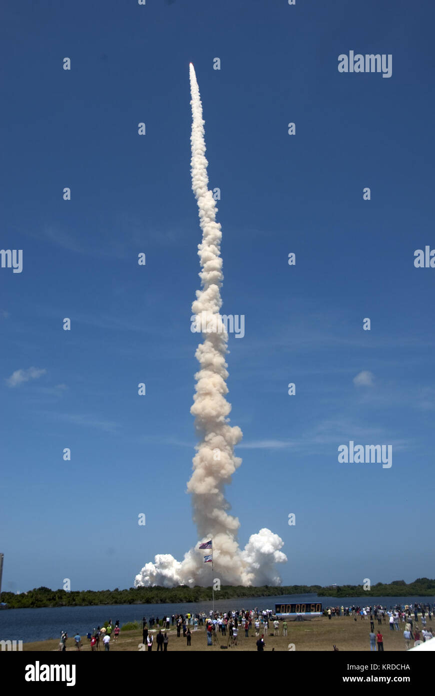 STS-132 launches from Kennedy Space Center Stock Photo - Alamy