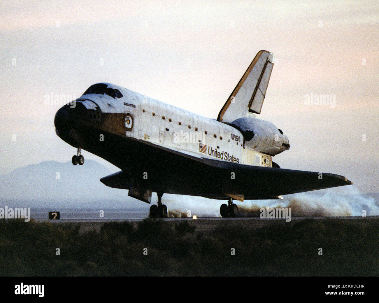 STS-76 Atlantis Landing Stock Photo - Alamy