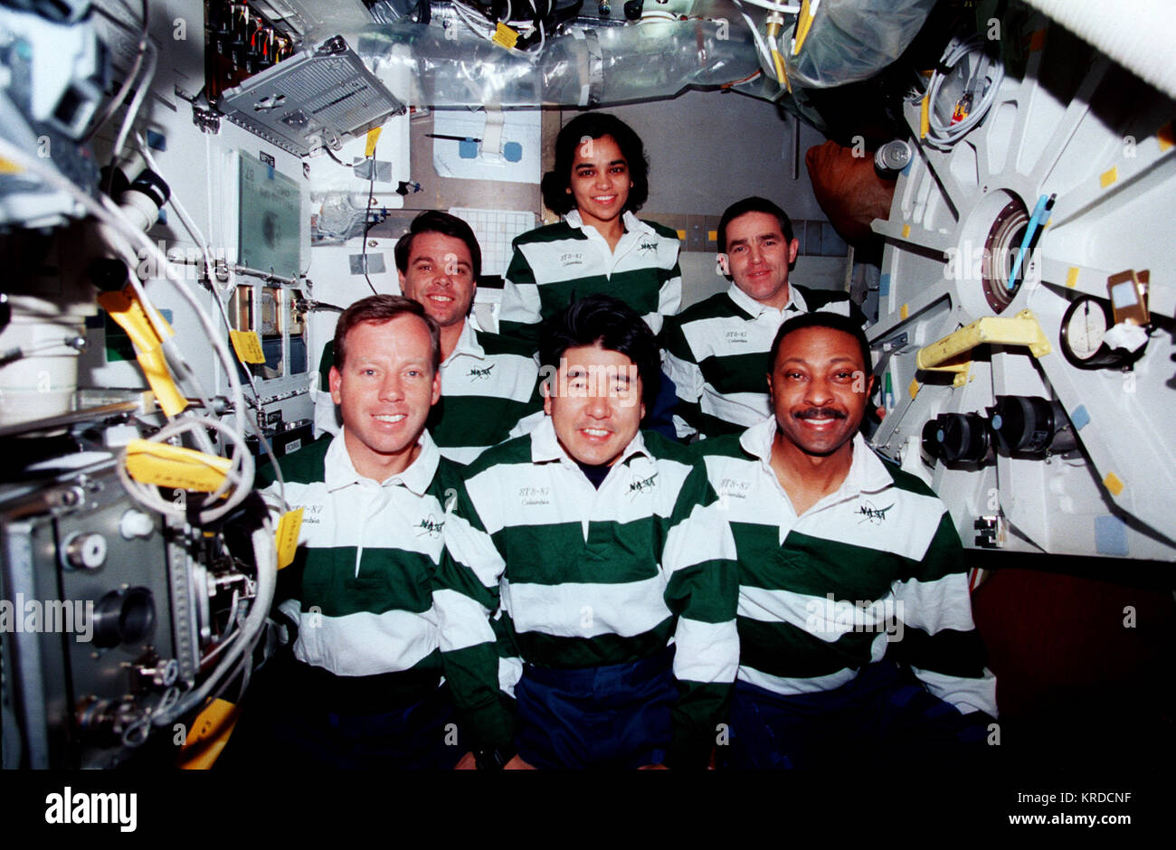 STS-87 traditional in-flight crew portrait Stock Photo - Alamy