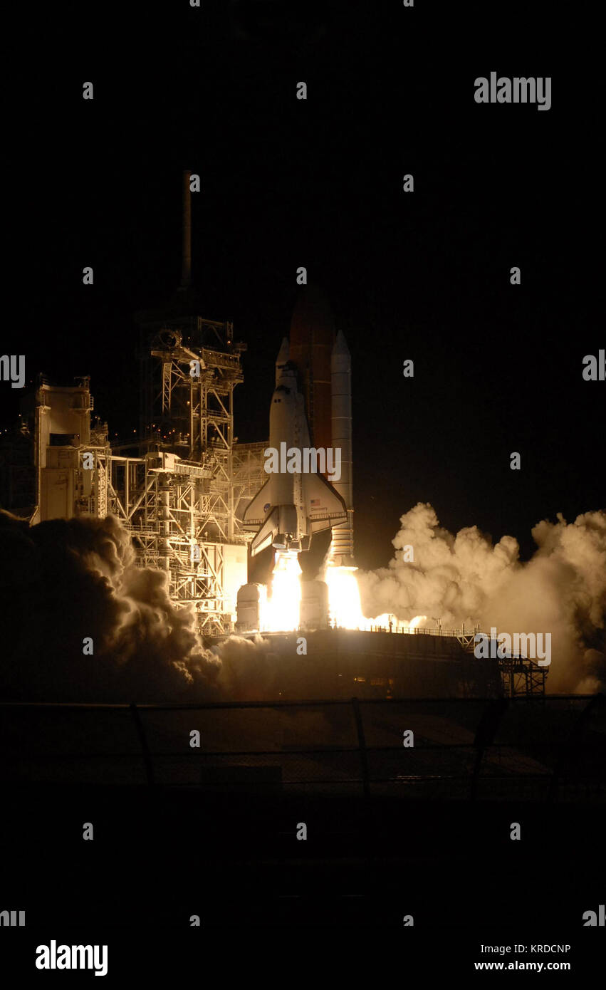 STS-116 Launch (KSC-06PD-2750 Stock Photo - Alamy