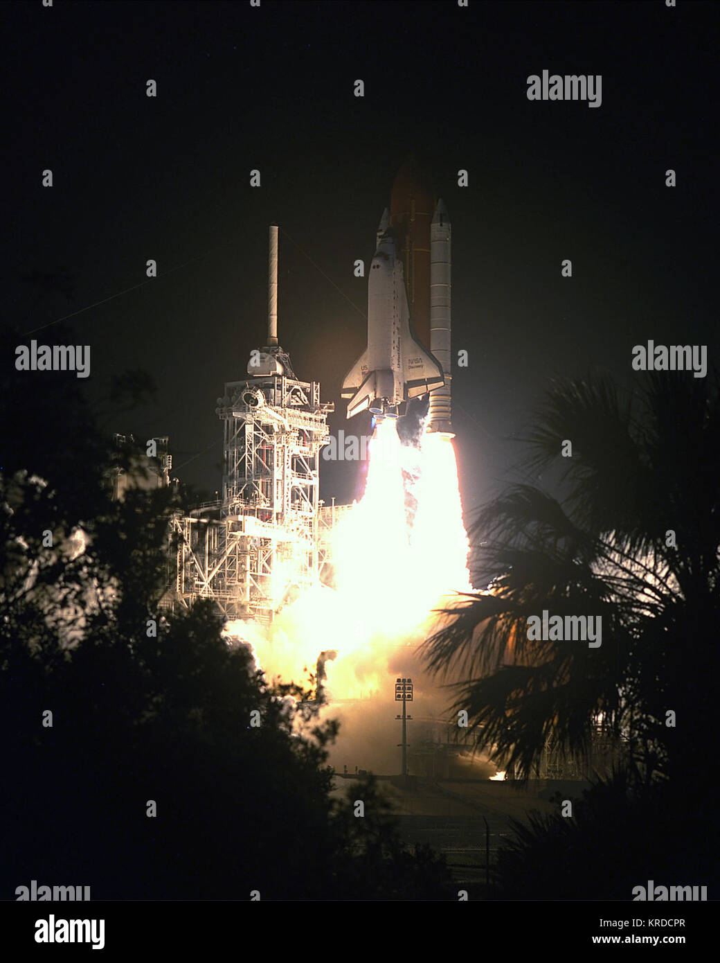 Discovery sts 56 launch hi-res stock photography and images - Alamy