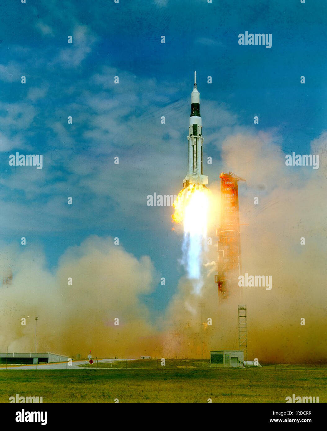 Launch saturn rocket hi-res stock photography and images - Alamy