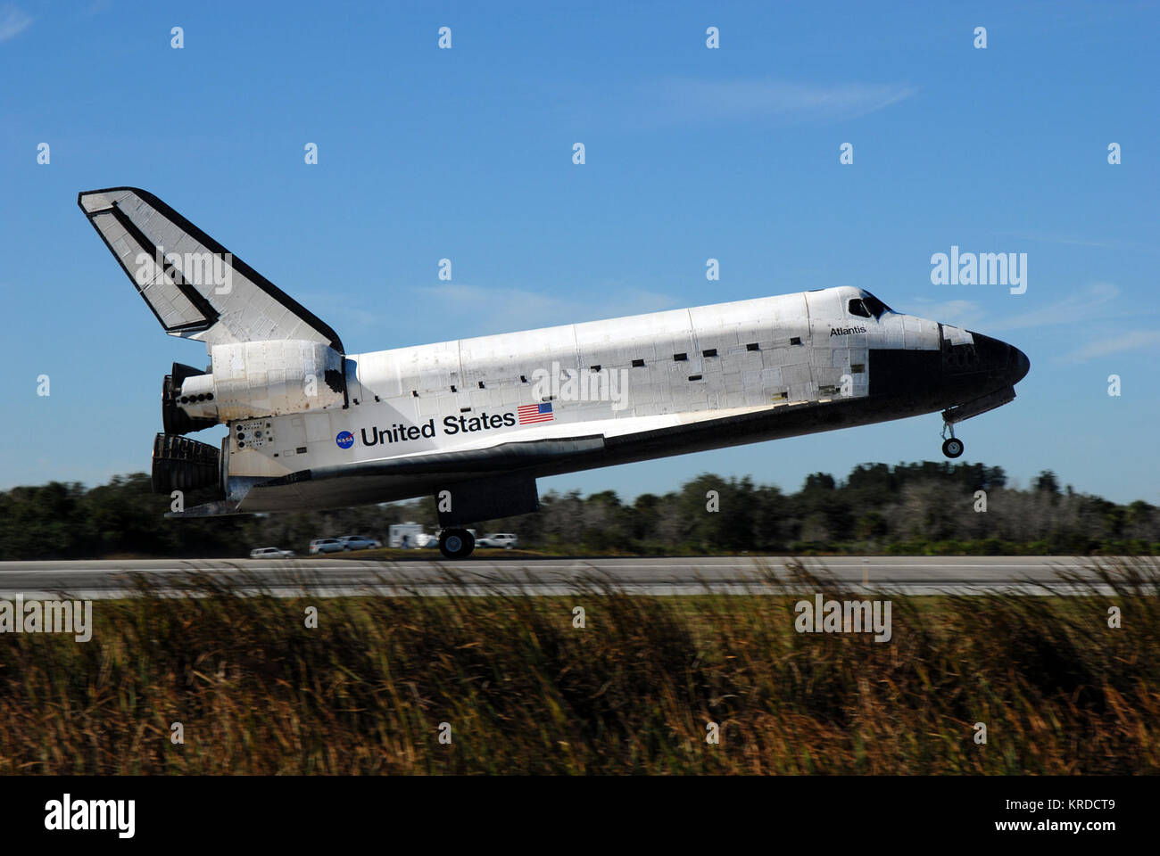 STS-129 Landing 01 Stock Photo - Alamy