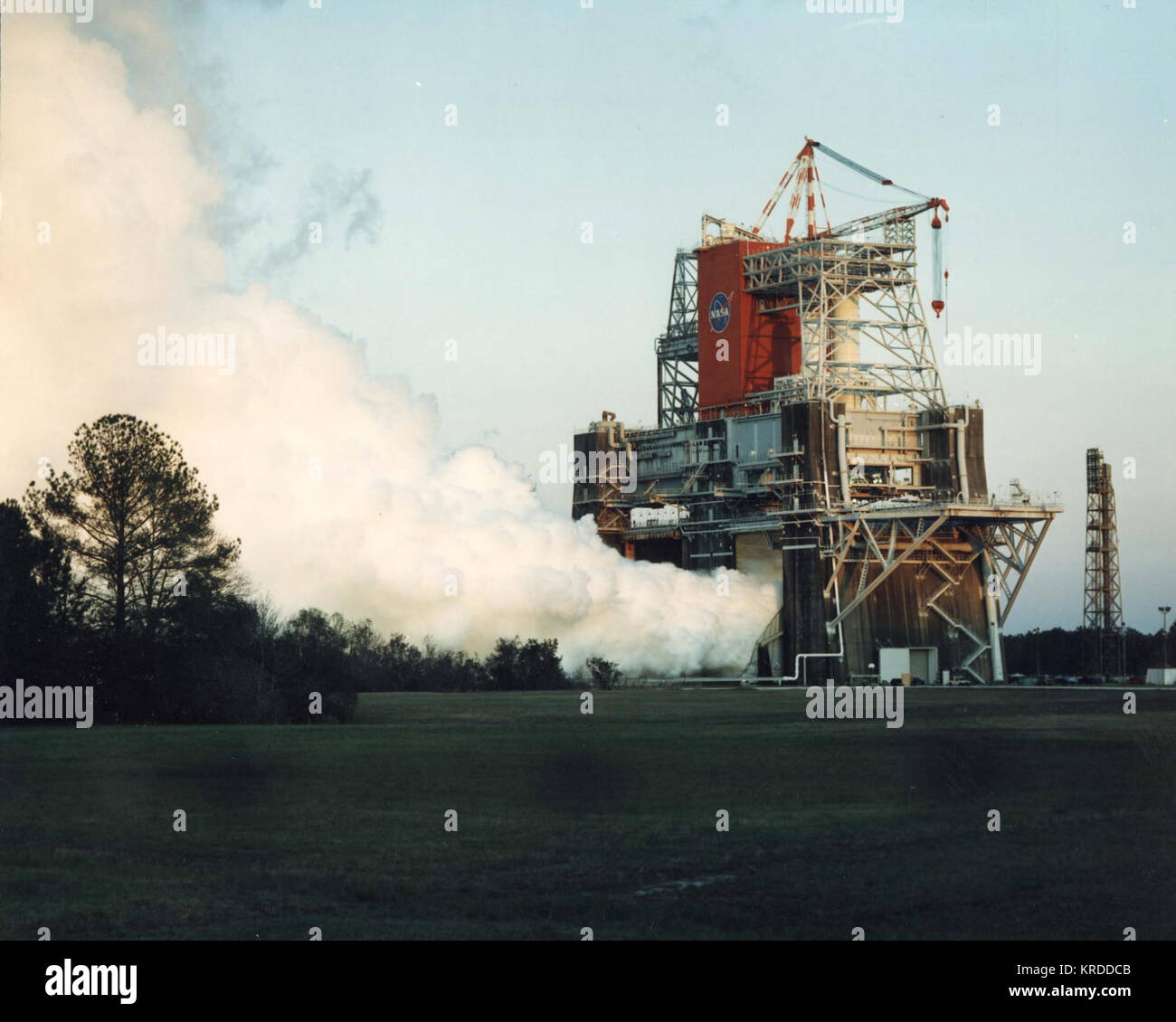 Space shuttle main engine hi-res stock photography and images - Alamy