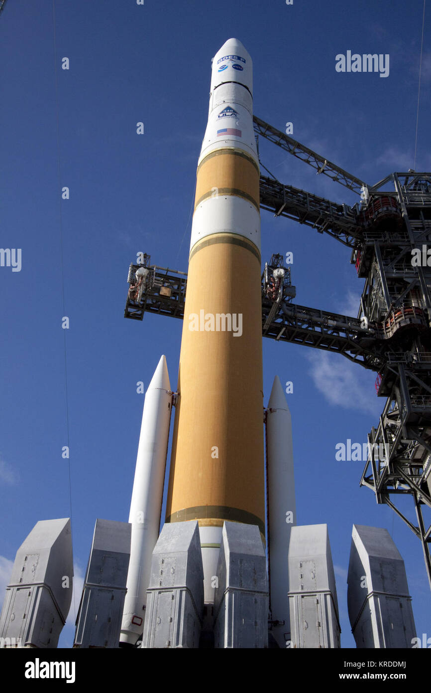 Delta rocket hi-res stock photography and images - Alamy