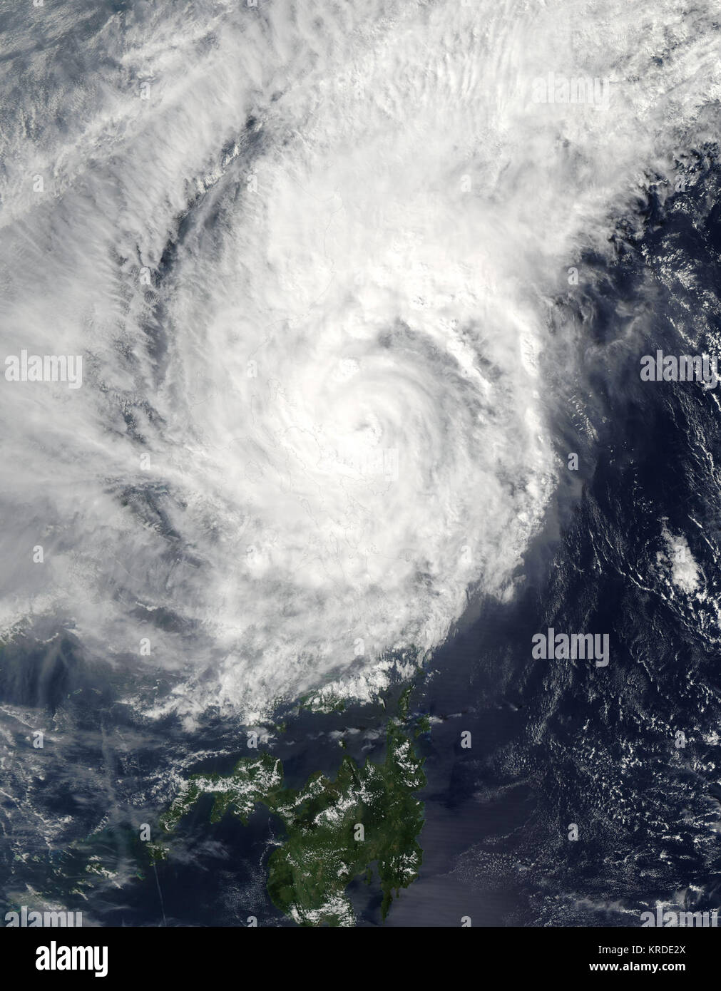 Typhoon muifa hi-res stock photography and images - Alamy