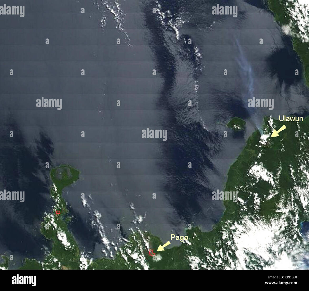 Ulawun steam plume Stock Photo - Alamy