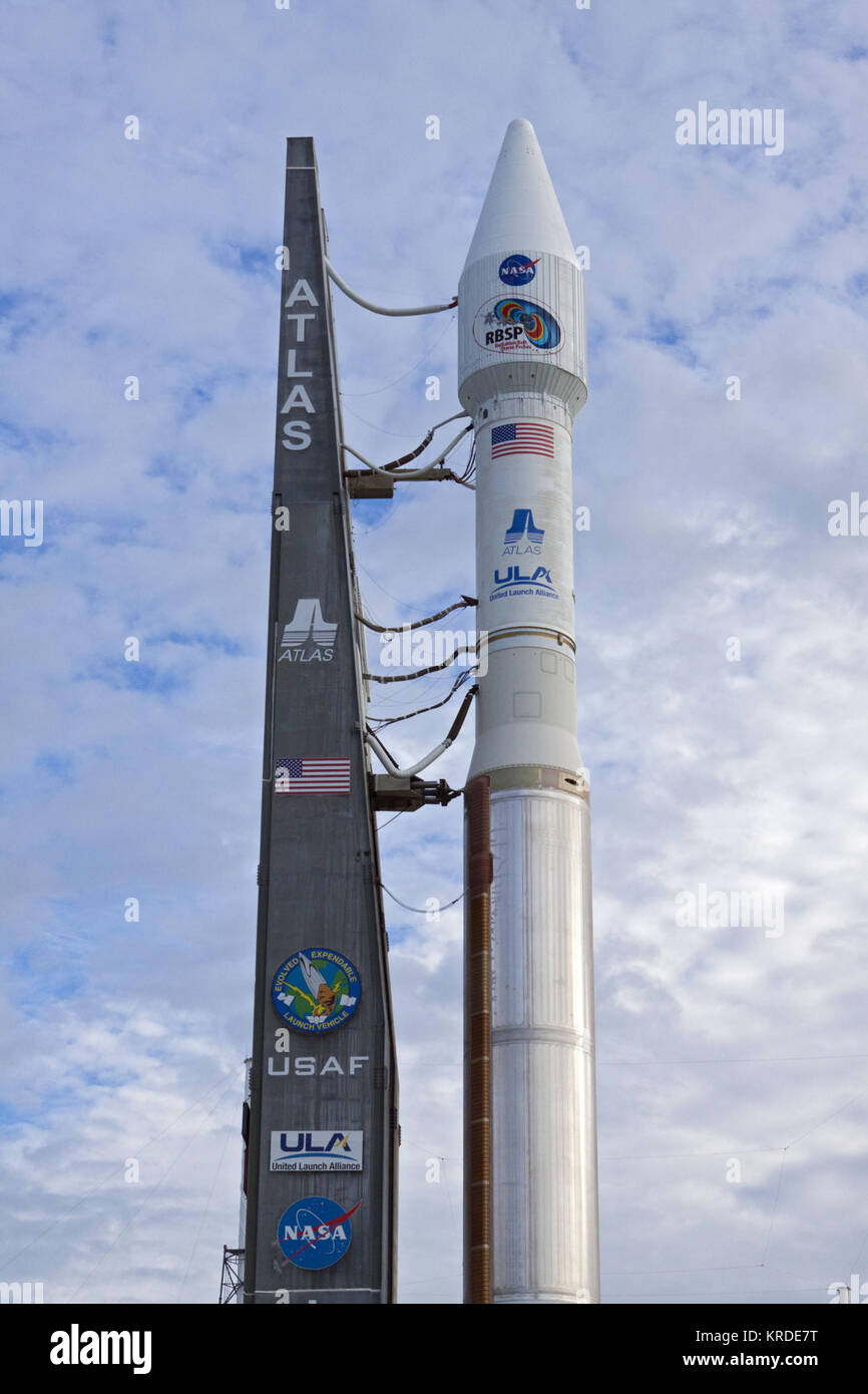Atlas v 401 rocket hi-res stock photography and images - Alamy