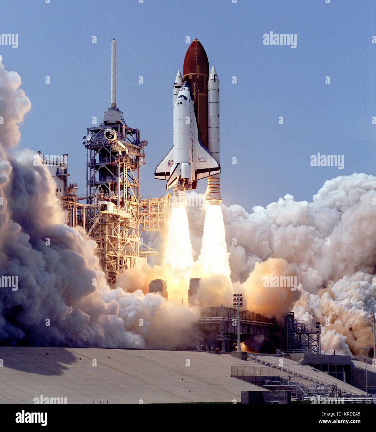 Sts 5 nasa hi-res stock photography and images - Alamy