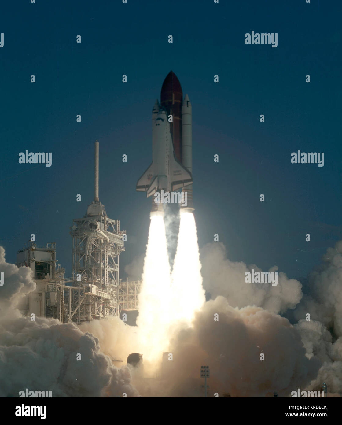 STS-41. ORBITER DISCOVERY LIFTOFF. 10/6/90 STS-41 launch Stock Photo ...