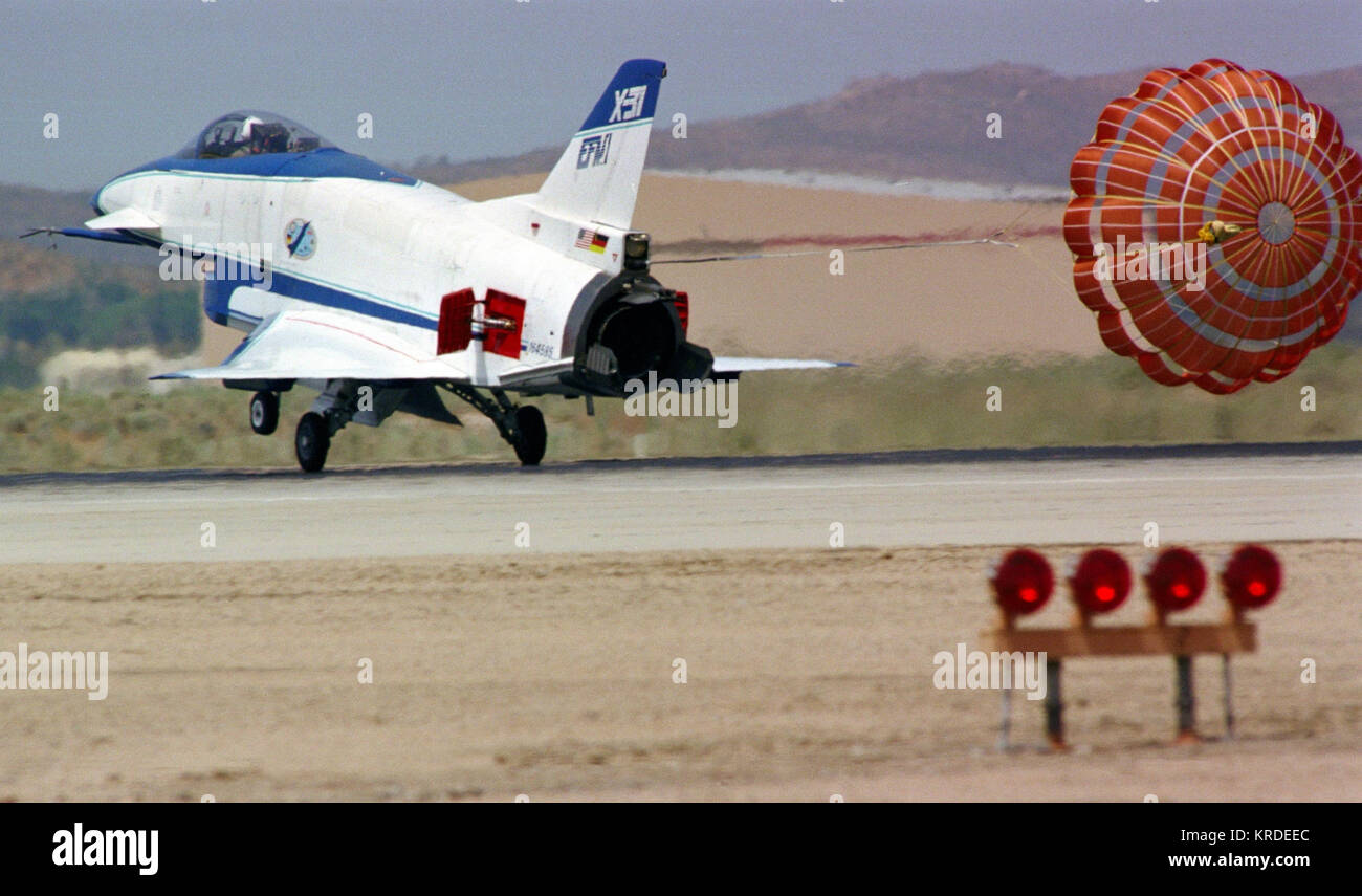 X-31 Landing with Drag Chute Deploy Stock Photo - Alamy