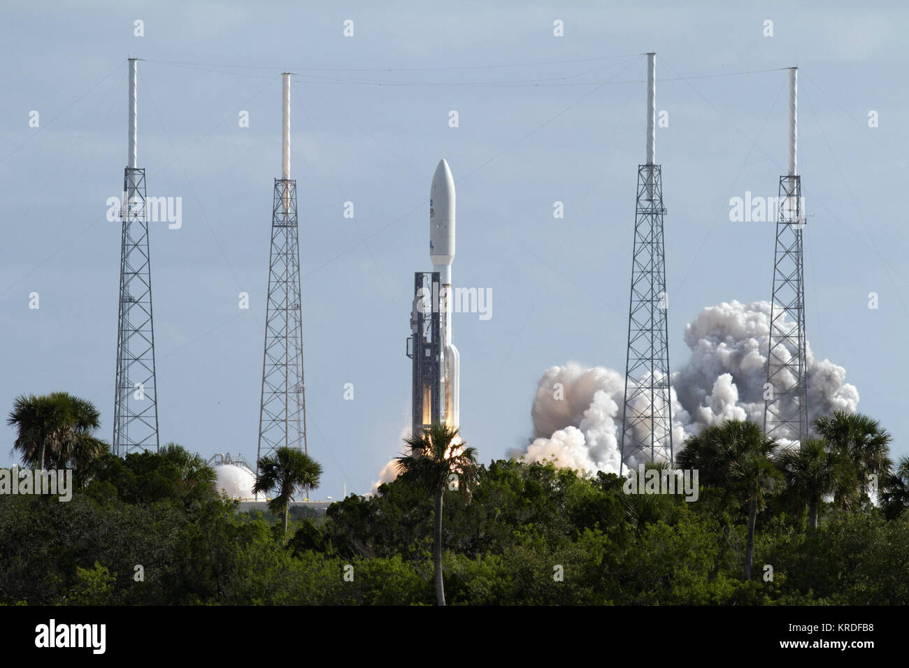 Atlas V 541 liftoff behind the launch tower with the MSL on board Stock ...