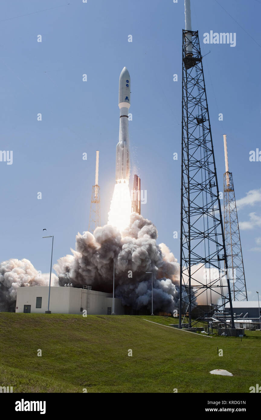 Atlas V 551 launches with Juno on board Stock Photo - Alamy