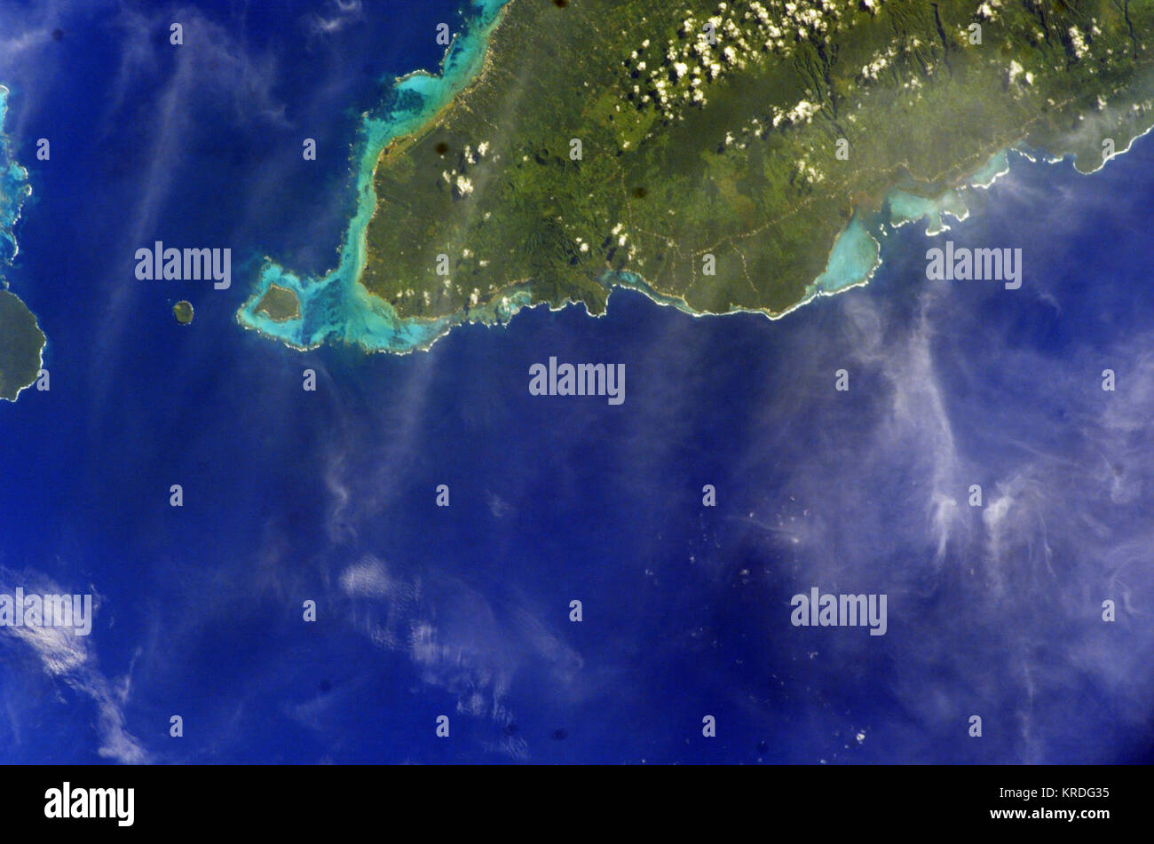 ISS012-E-23601 NASA Upolu west end, Maono, Apolima Stock Photo - Alamy