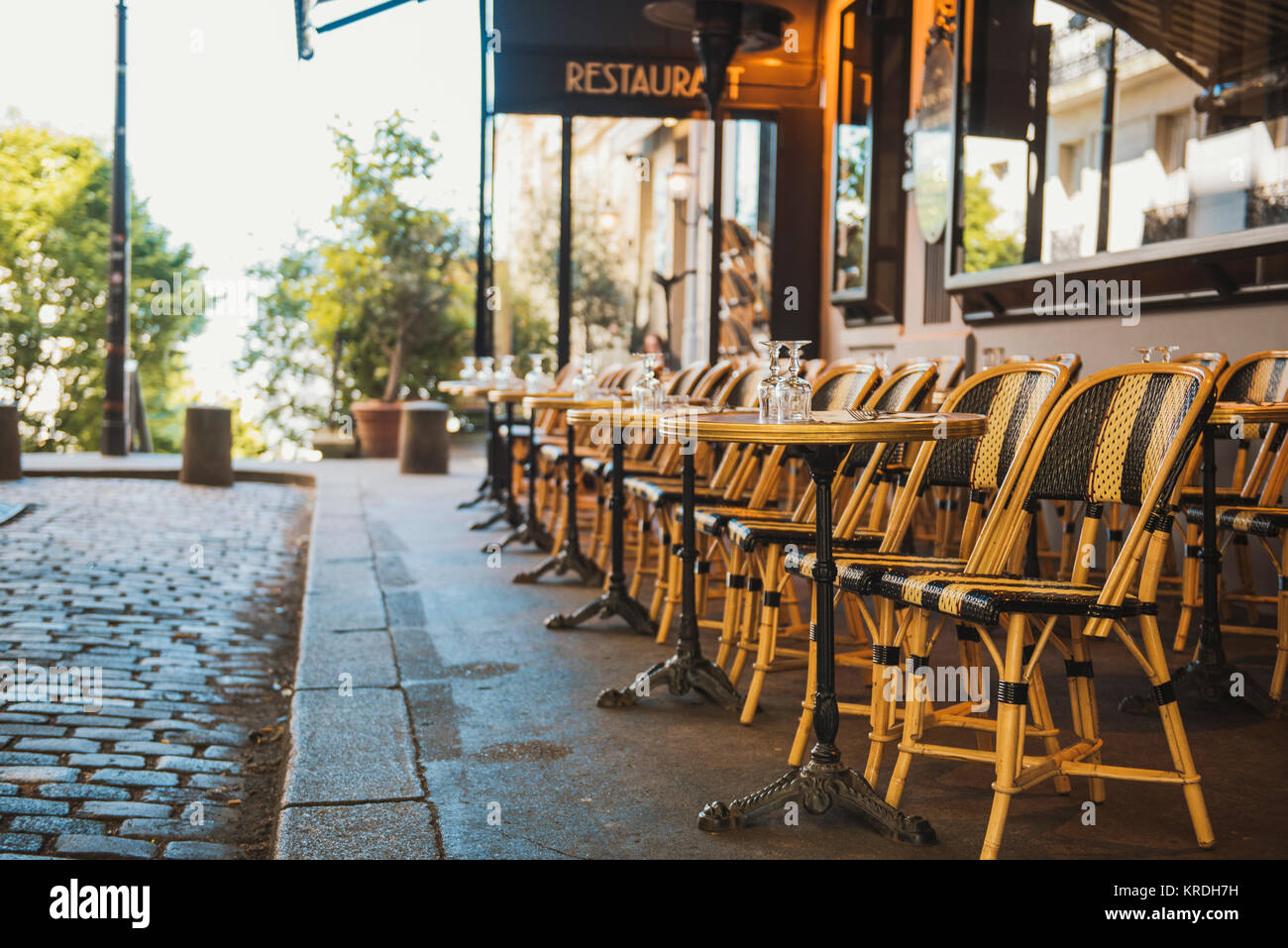 French coffee shop Stock Photo - Alamy