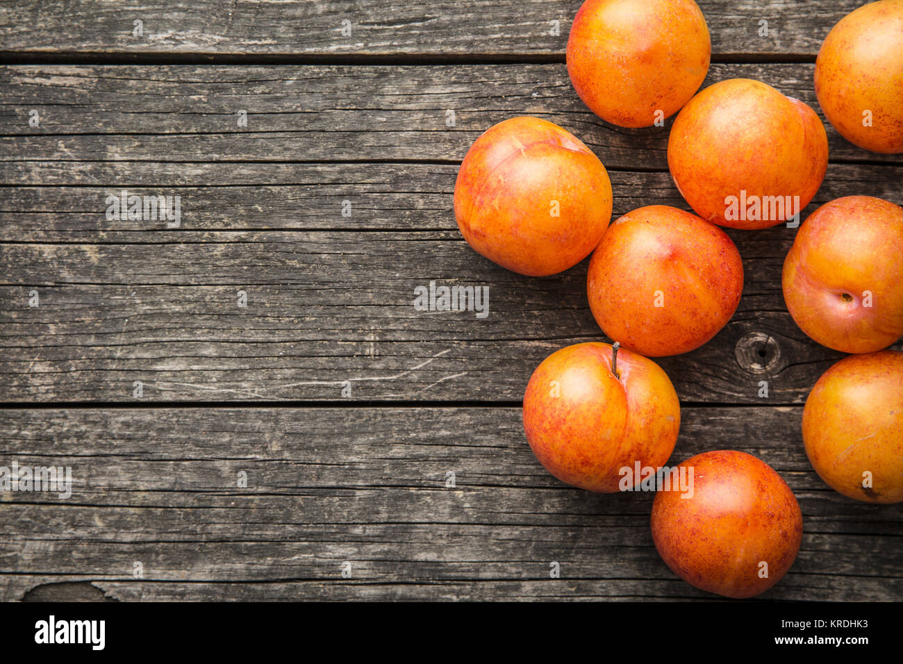 Ripe yellow plums Stock Photo - Alamy