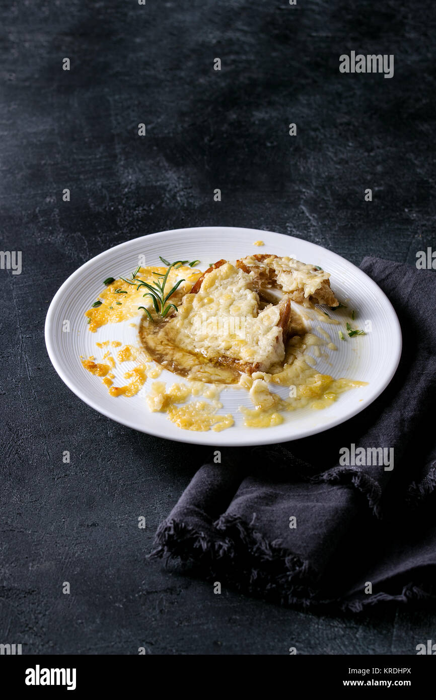 Traditional onion soup Stock Photo - Alamy