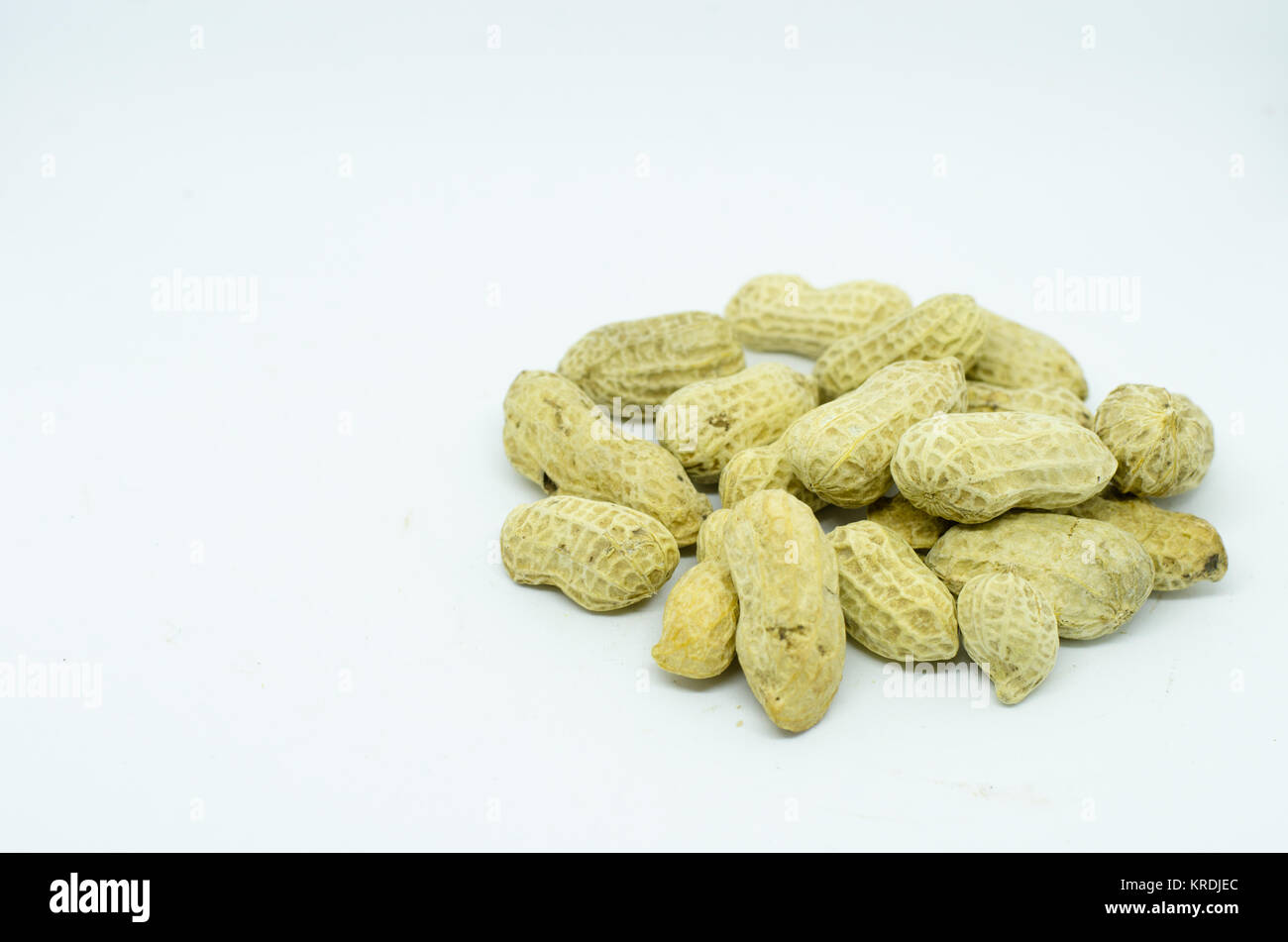 groundnut isolated on white background. peanut isolated on white Stock ...
