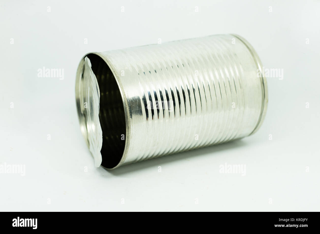 empty tin can isolated on white background. aluminium tin can Stock ...