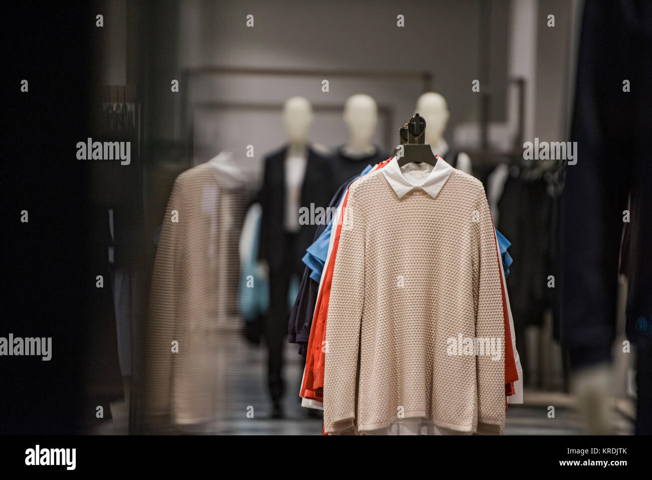 Womens clothing fashion racks hi-res stock photography and images - Alamy