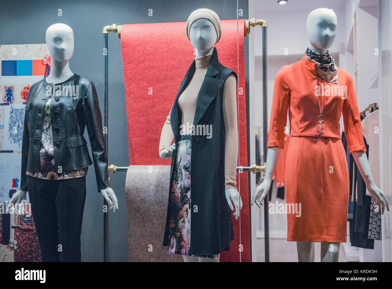 Clothing store concept - mannequins in a display window Stock Photo - Alamy