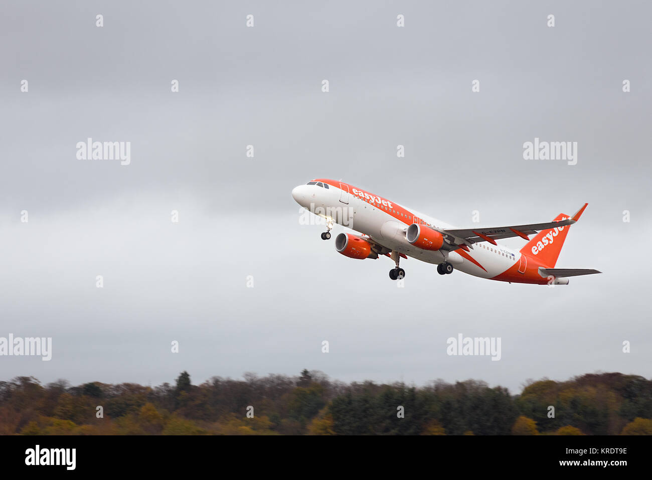 Easyjet airbus after landing hi-res stock photography and images - Alamy