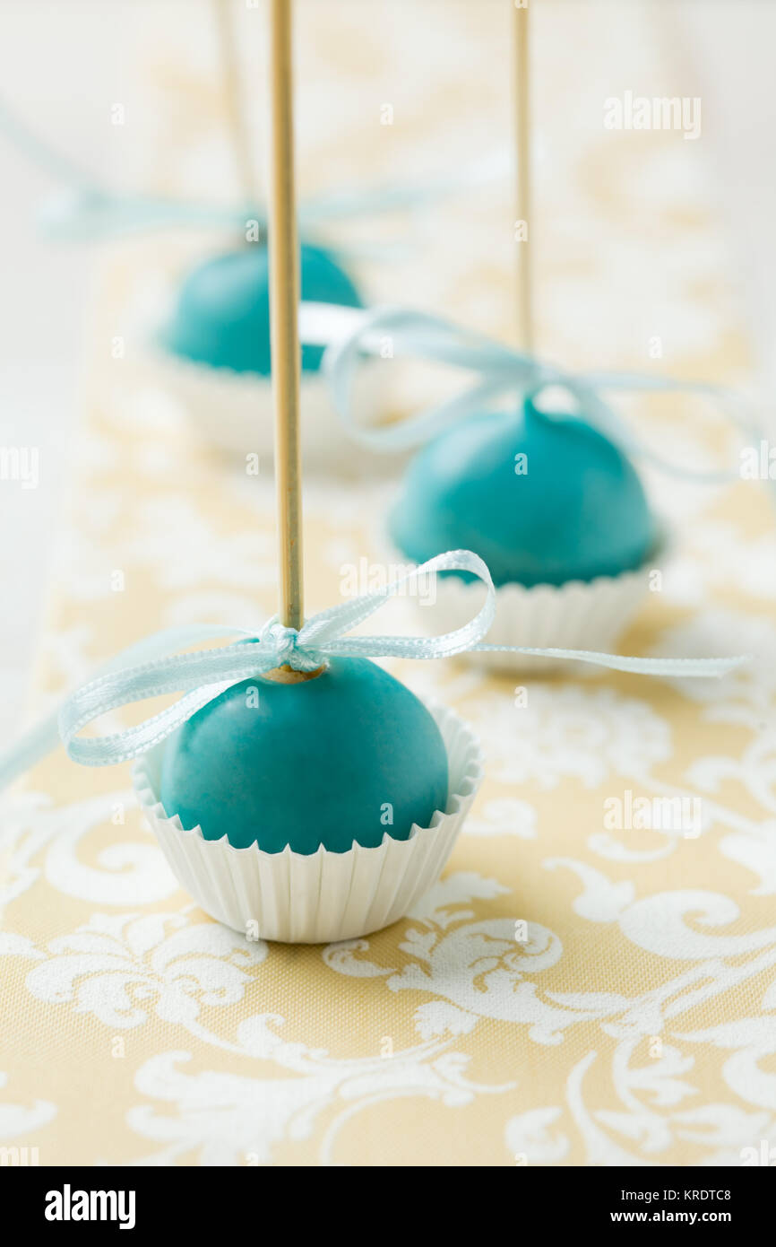 Turquoise cake pops hi-res stock photography and images - Alamy
