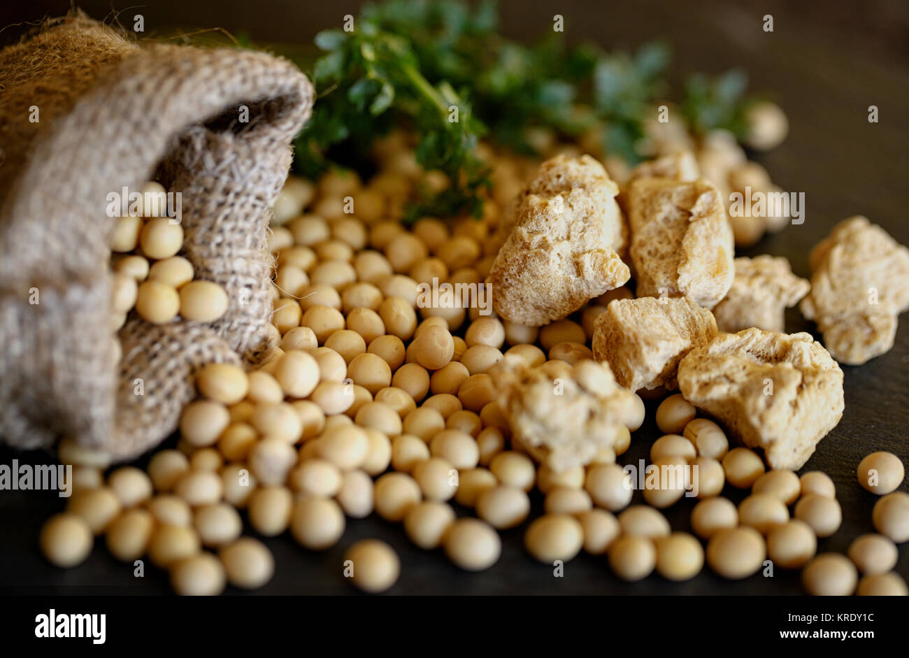 grains raw soybean- Close-up of healthy soybean background Stock Photo ...