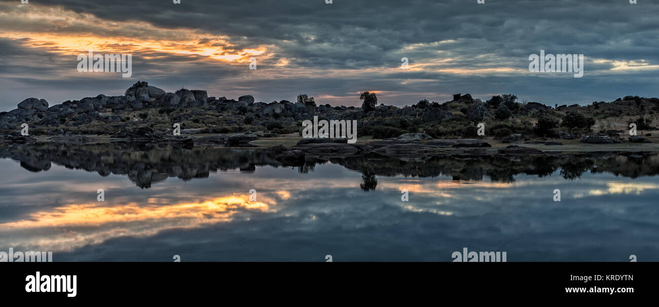 Reflejos del lago de agua hi-res stock photography and images - Alamy