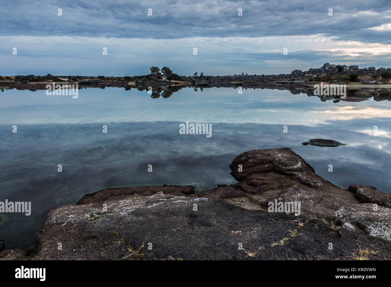 Lago apacible paisaje hi-res stock photography and images - Alamy