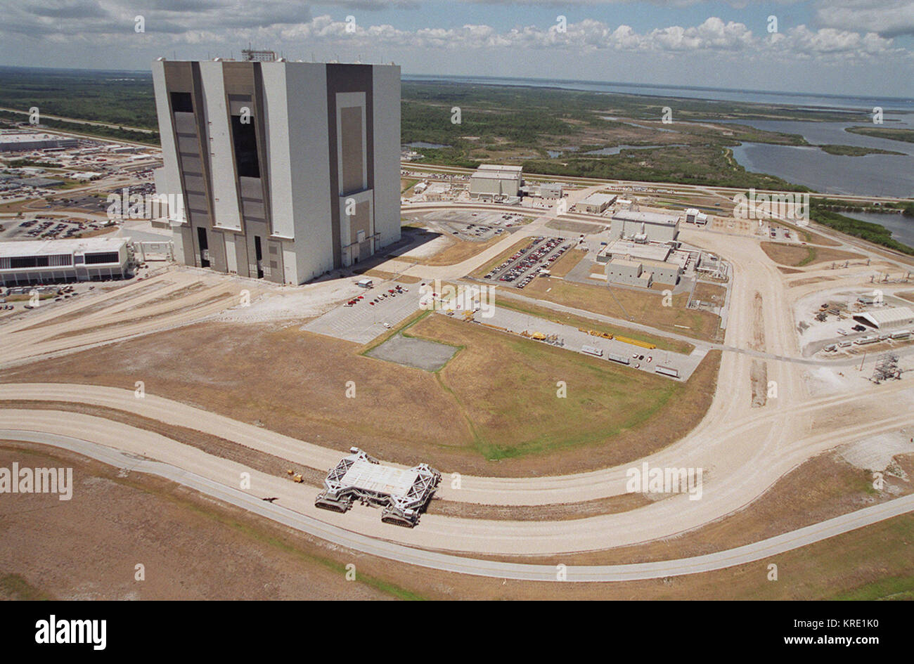 Crawler-transporter drives around VAB on restored Apollo-era crawlerway ...